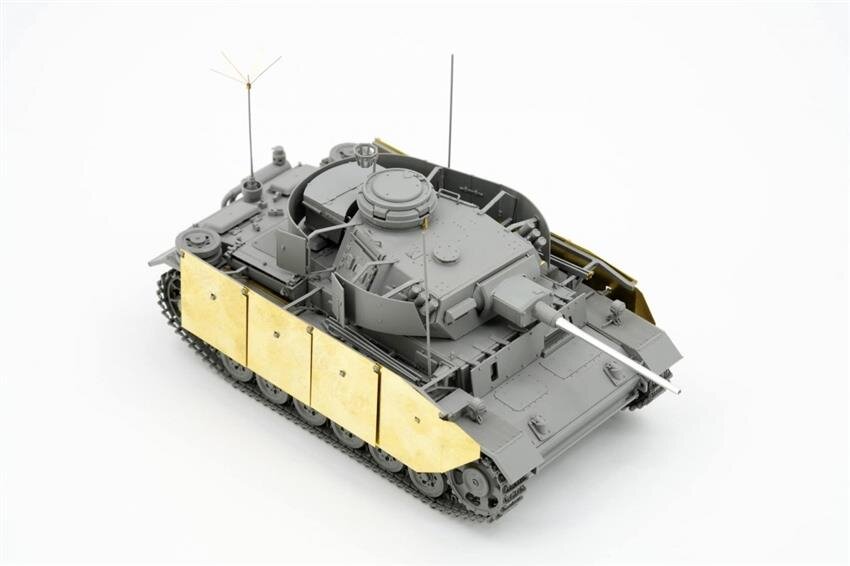Border Model BT-048 - 1/35 Pz.Bef.Wg.III Ausf.K w/Schürzen (2 in 1)
